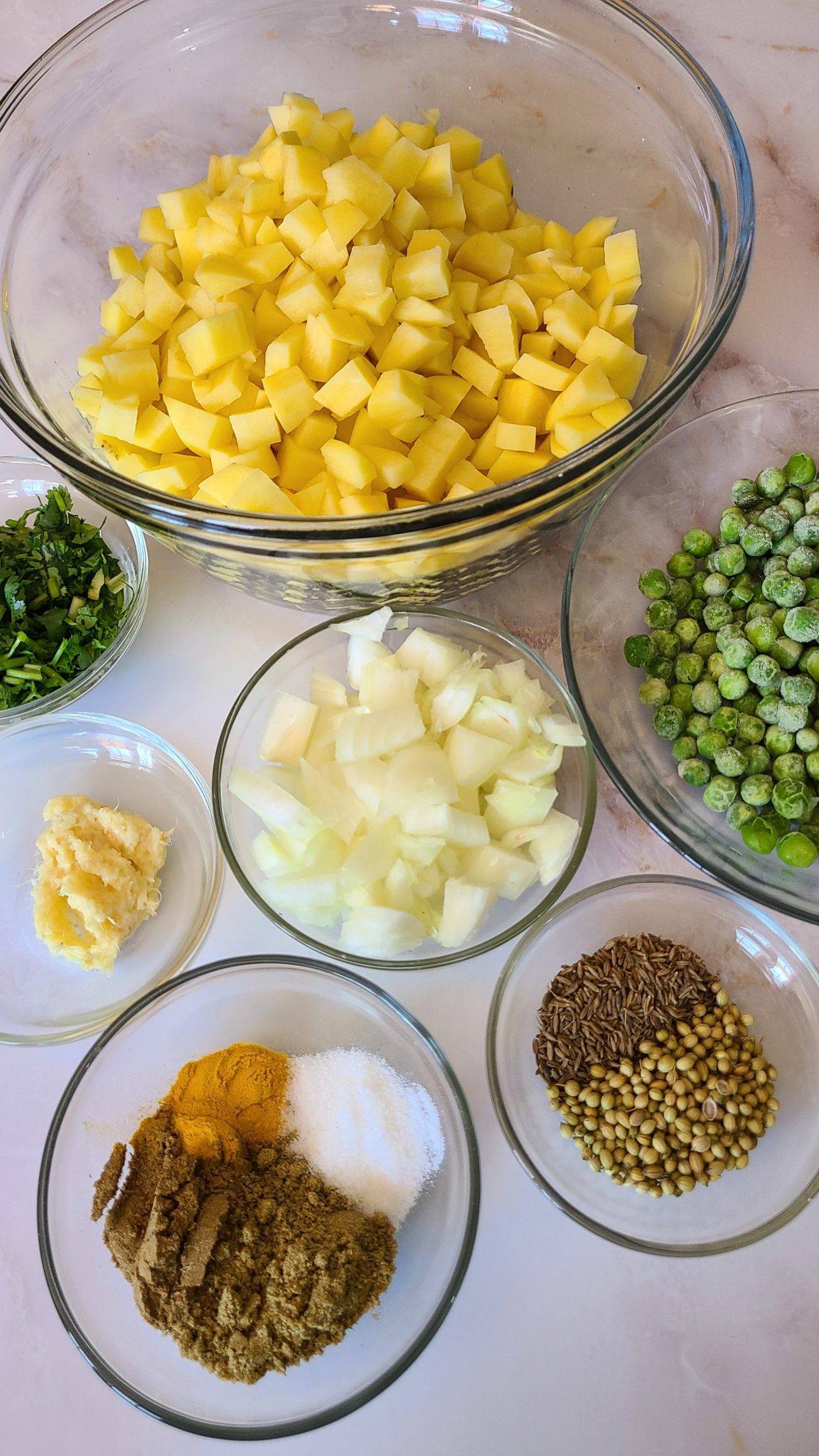 Crispy Potato Samosa (Aloo Samosa) - Spoonful of Scrumptious
