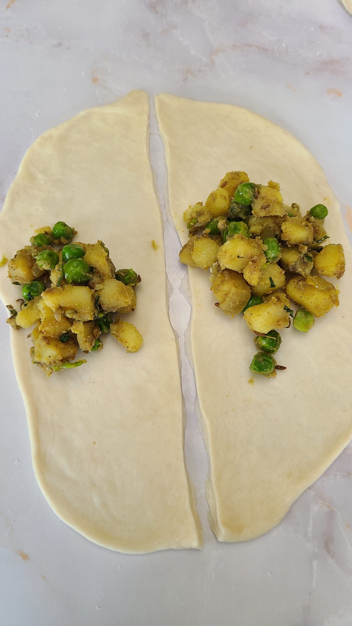 Crispy Potato Samosa (Aloo Samosa) - Spoonful of Scrumptious