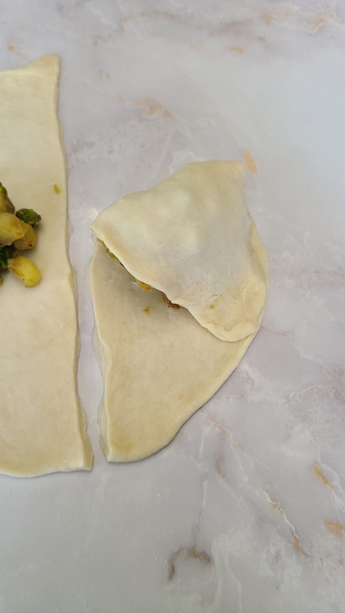 Crispy Potato Samosa (Aloo Samosa) - Spoonful of Scrumptious